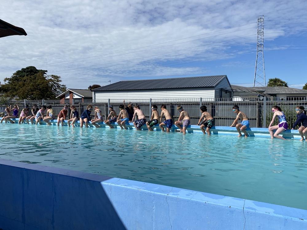 Hub 4 Ready, Set, Swim!