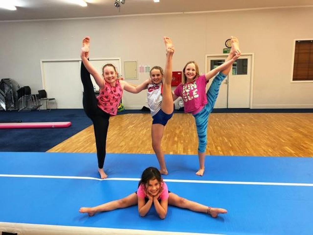 TRICKS FLIPS GYMNASTICS CLASSES