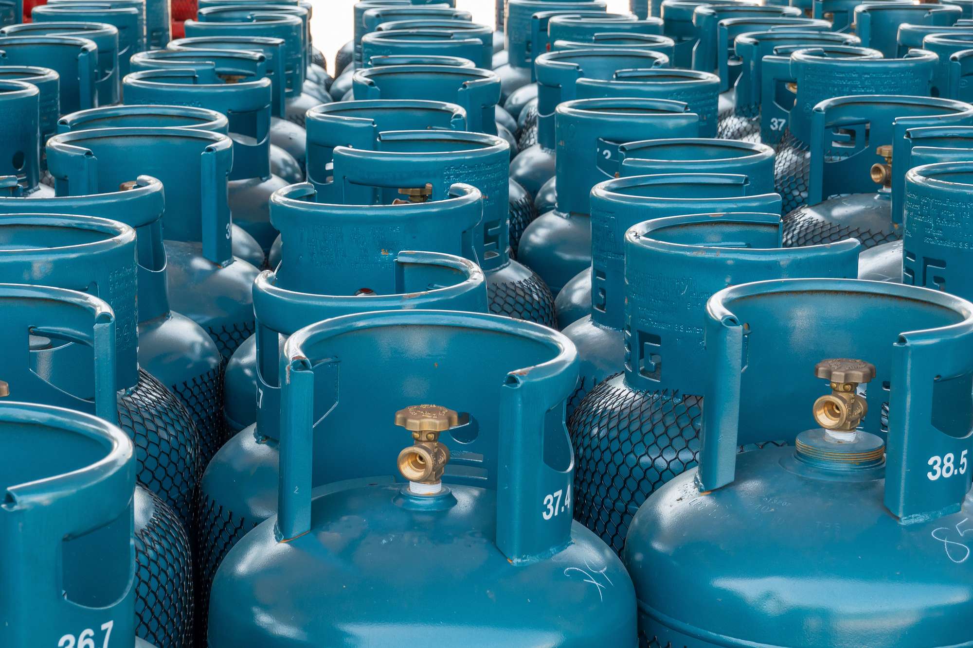 Using compliant LPG gas bottle supply