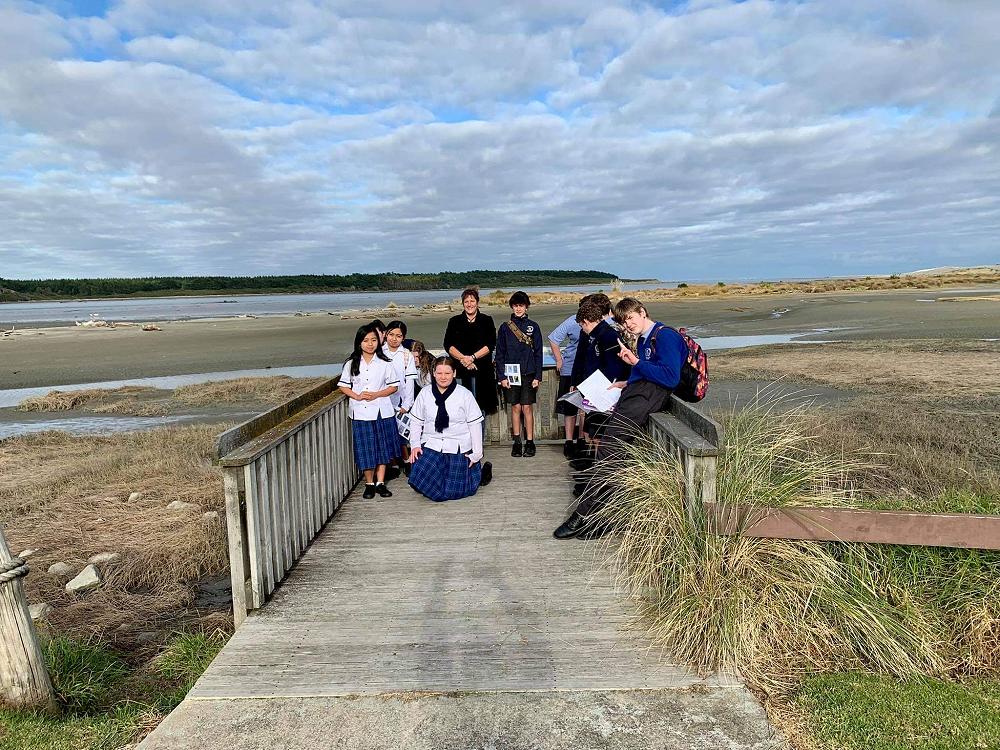 9MT Science field trip to the Manawatu Estuary
