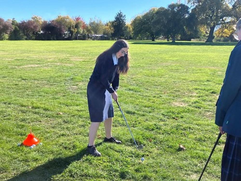 Learning about Projectile Motion through Golf