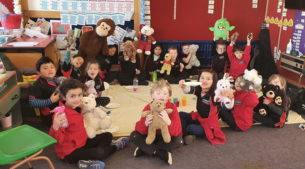 Golden Time in Tui - Teddy Bear Picnic