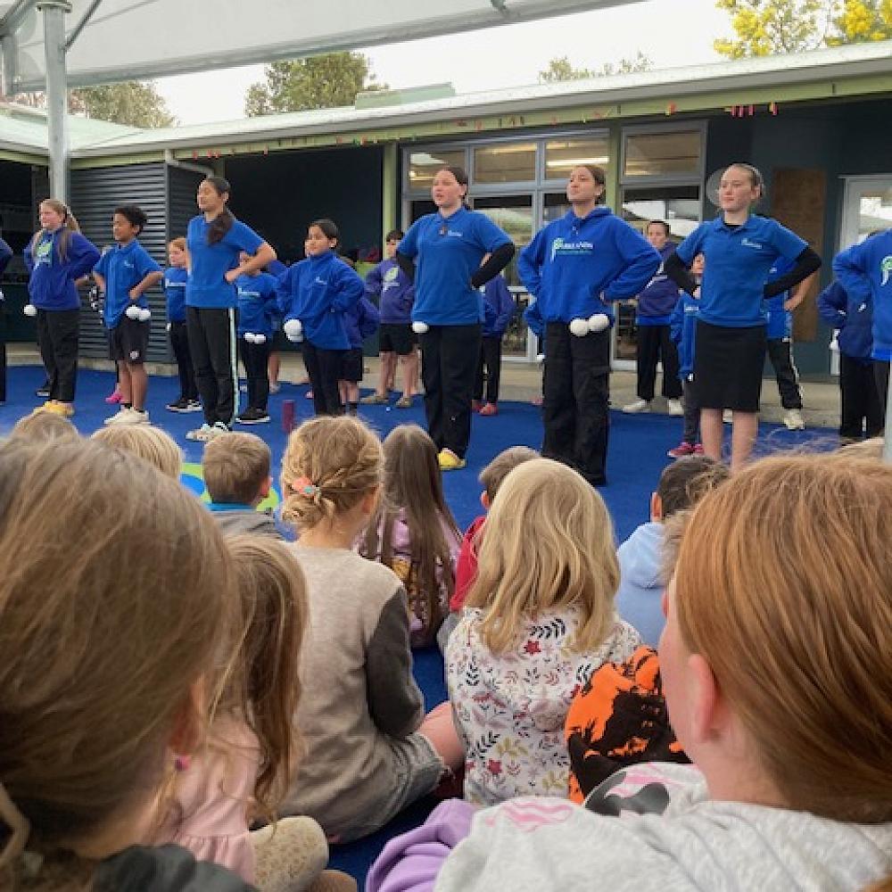 Māpua Students are 'wow'ed by Te Kura o Pakarana kapa haka!