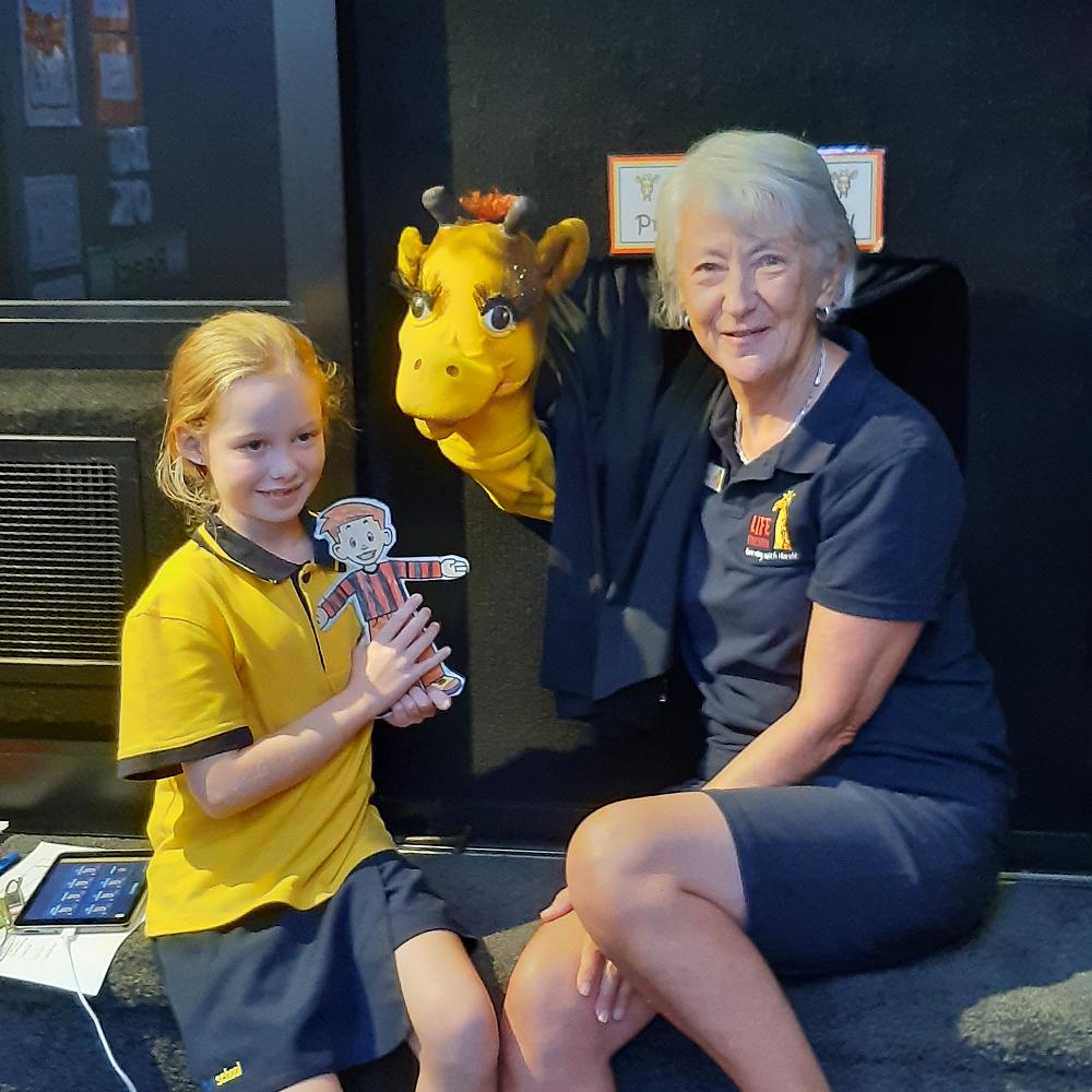 Flat Stanley Meets Harold the Giraffe