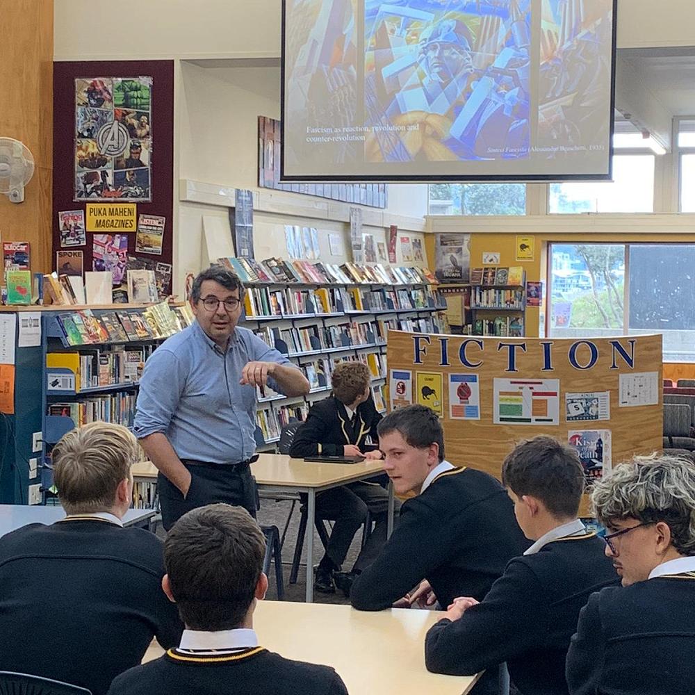 Year 12 Historians work with VUW Lecturer