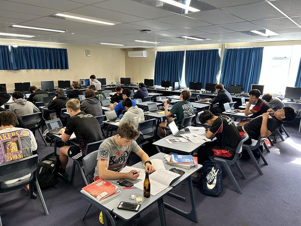 🏴 Supervised Study Sessions 👨‍🎓📚