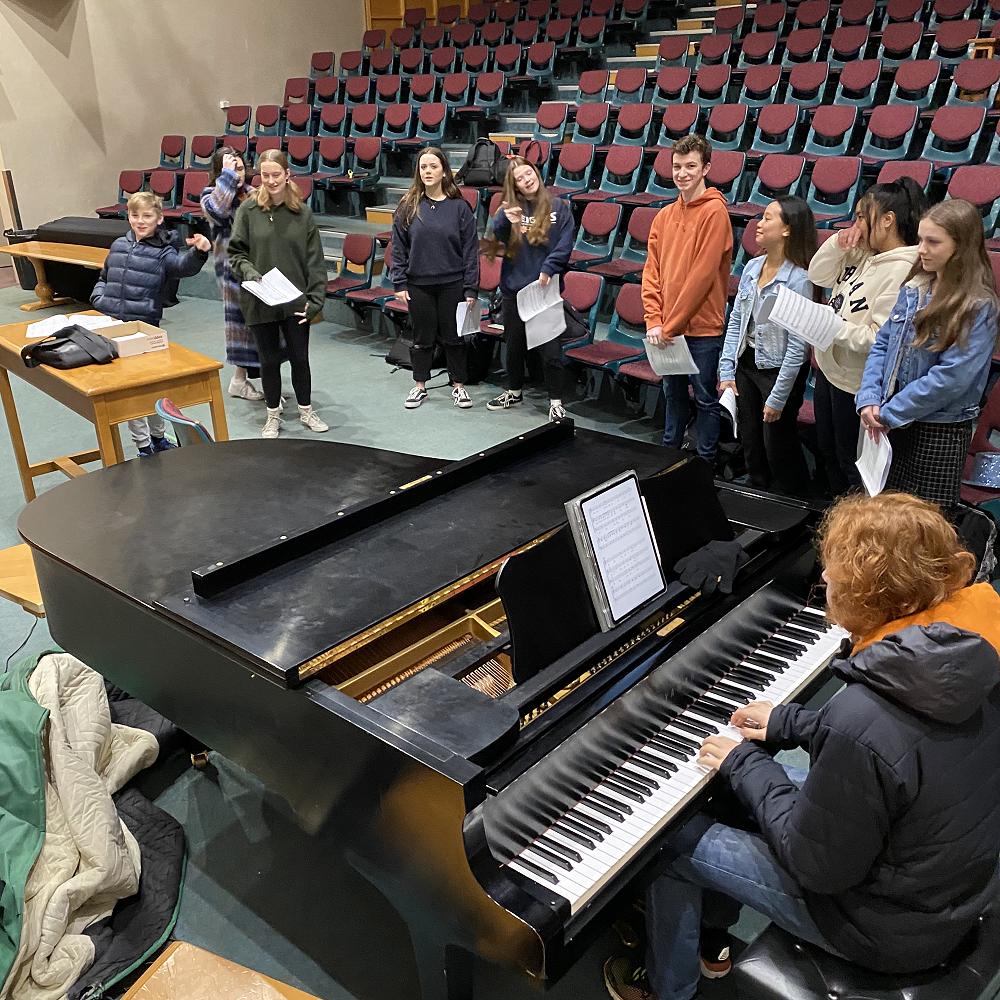 Choir Prepare for Concert