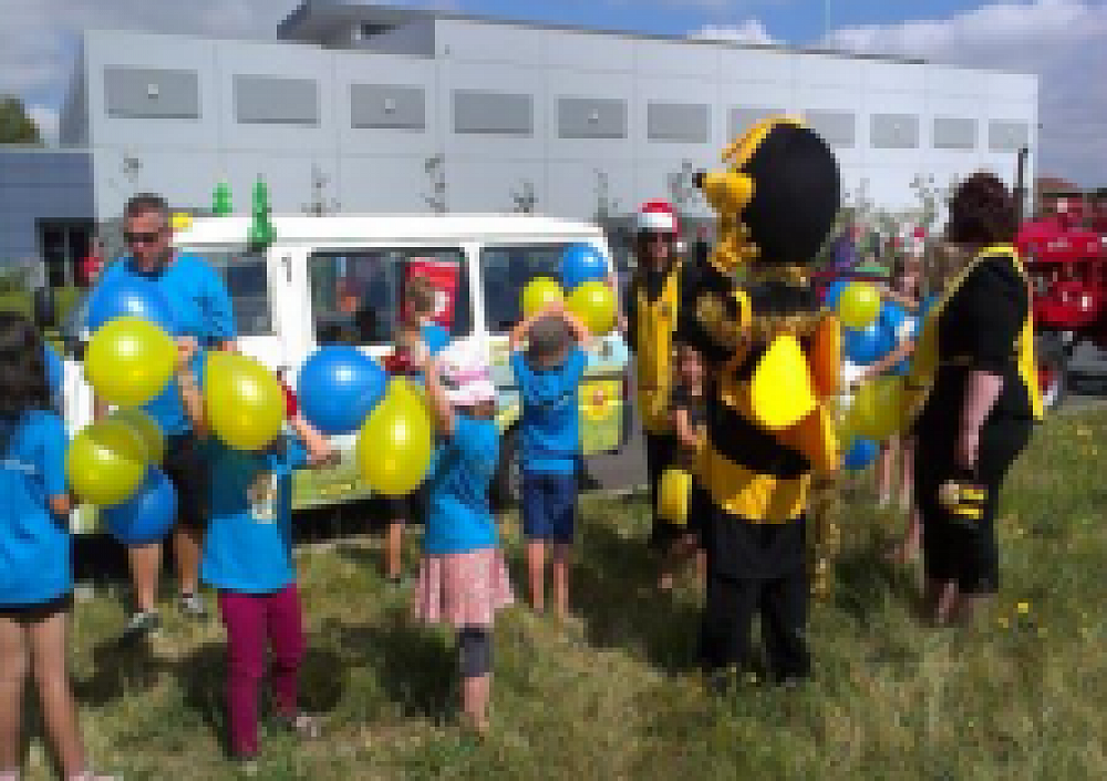 BUSY BUMBLES HOLIDAY PROGRAMME