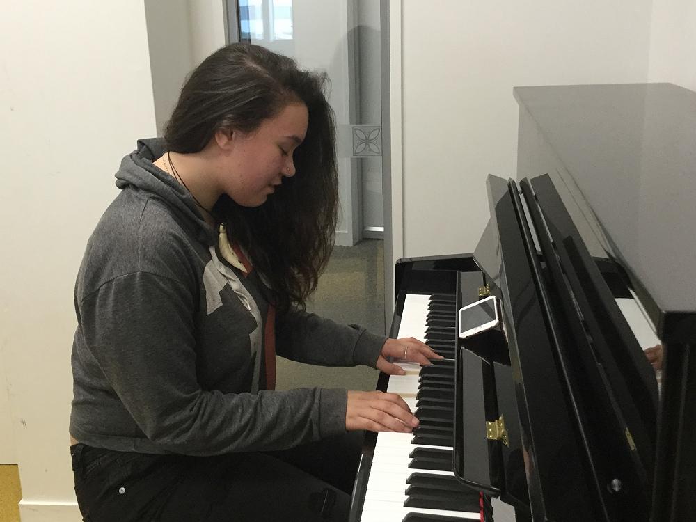 Kiana - Singer Songwriter