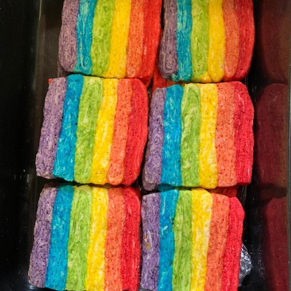 Rainbow baking competition