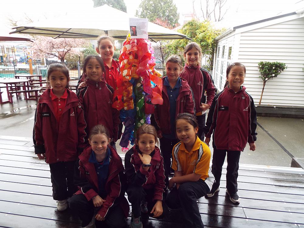 Y4 Girls Create a Collaborative Masterpiece