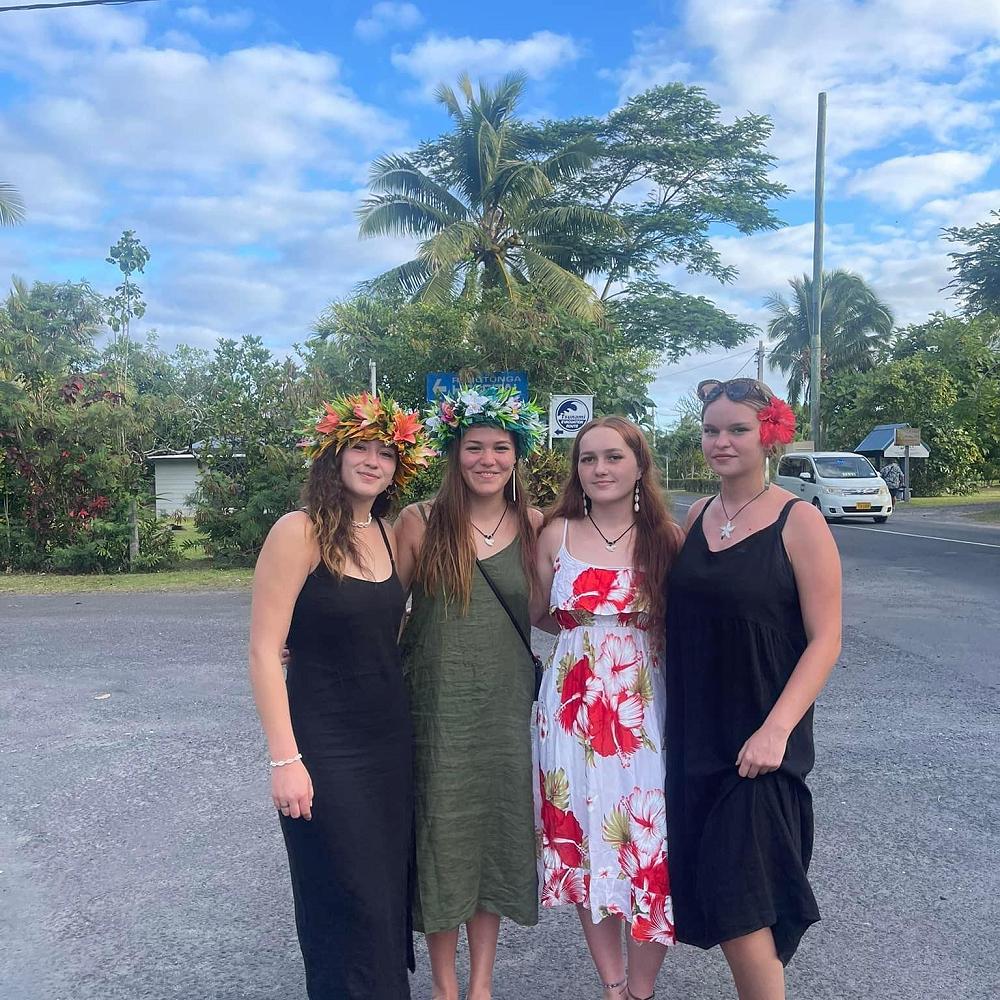 Ngaru Hepi - Mokihi Kaituhi signs out