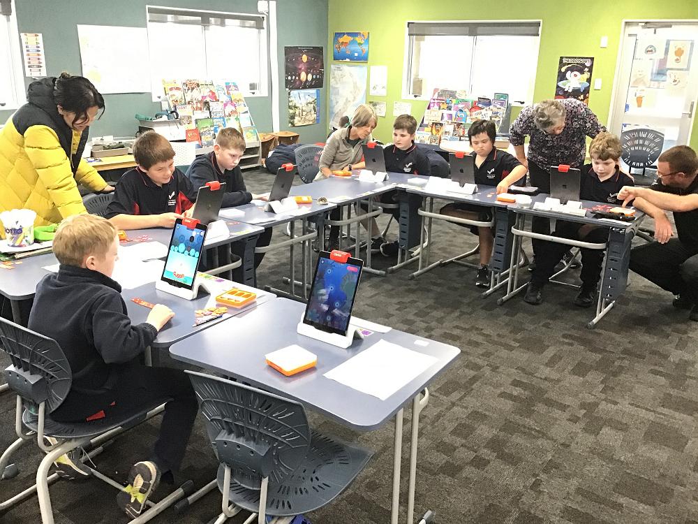 Putahi Seniors get techie! — Pītau-Allenvale School Bulletin Issue 5 ...