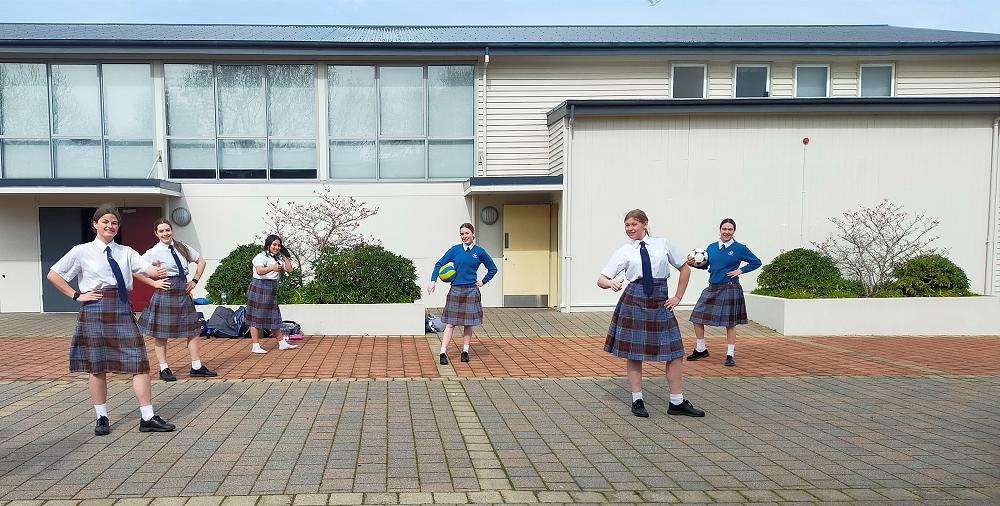 Back to School - Yahoo! — Queen's News Issue 15 2021