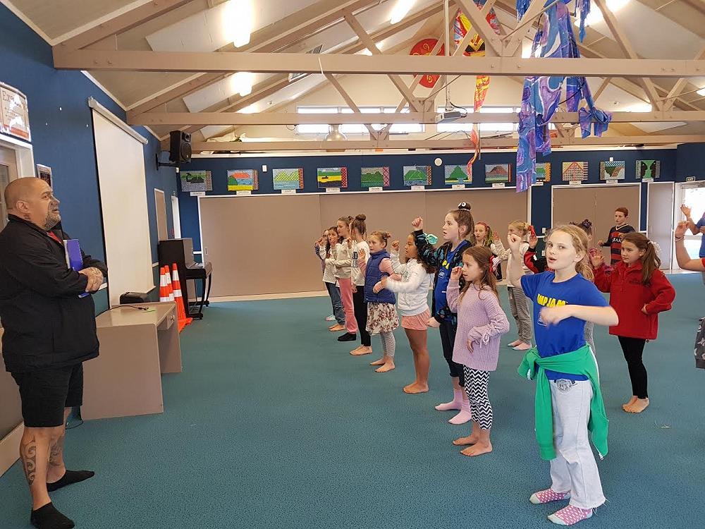 Matua Riki visits Tauriko School
