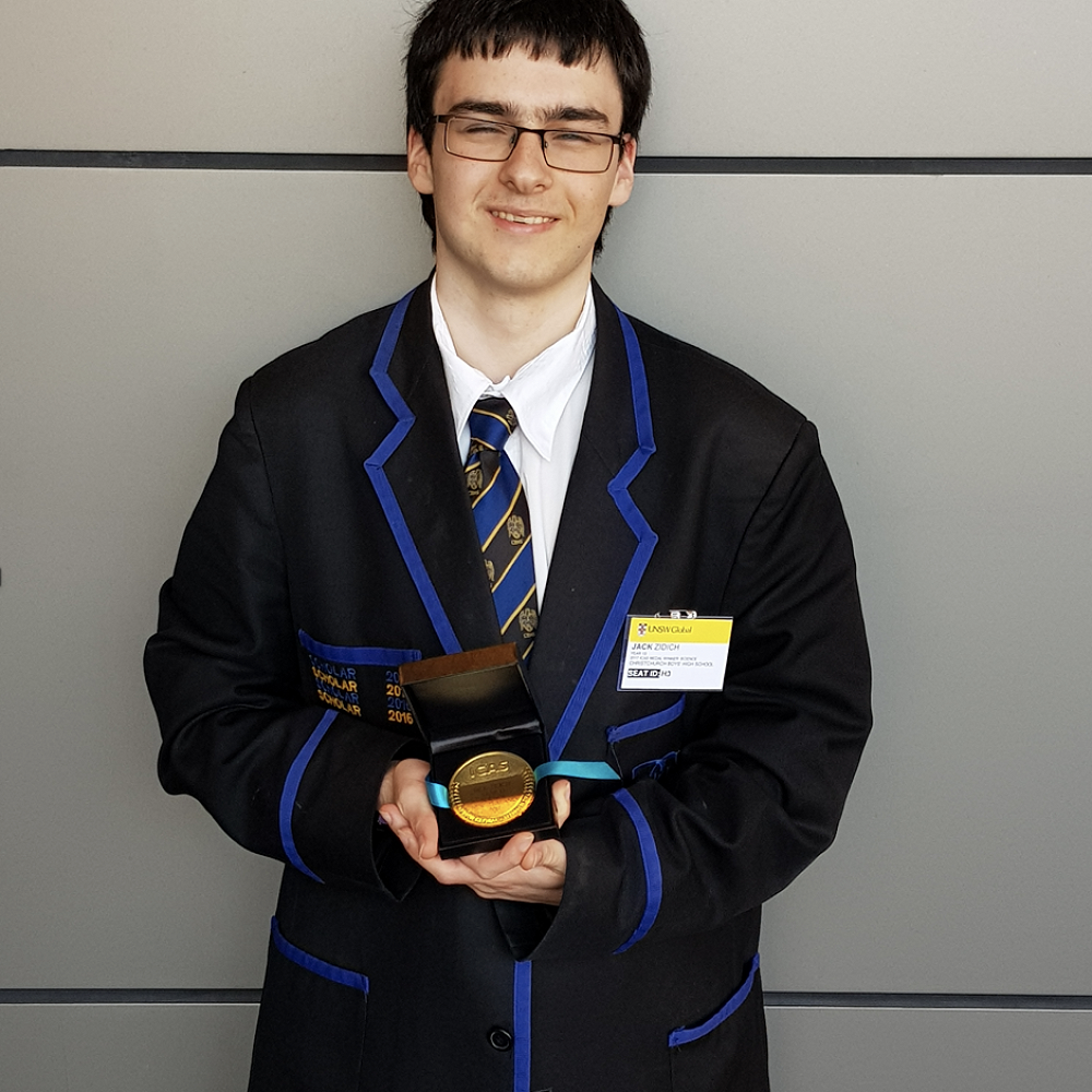 School Dux Receives Prestigious Award