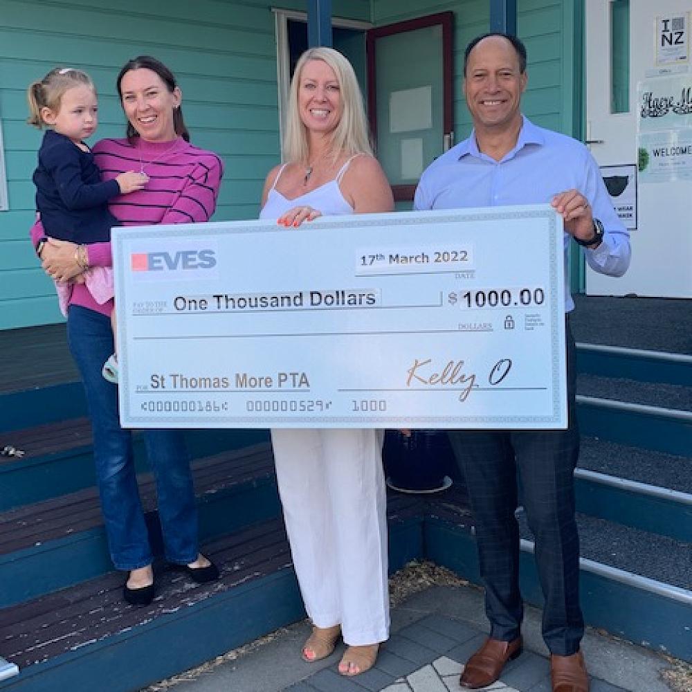 Today we had a visit from Kyra and Kelly Ormsby.