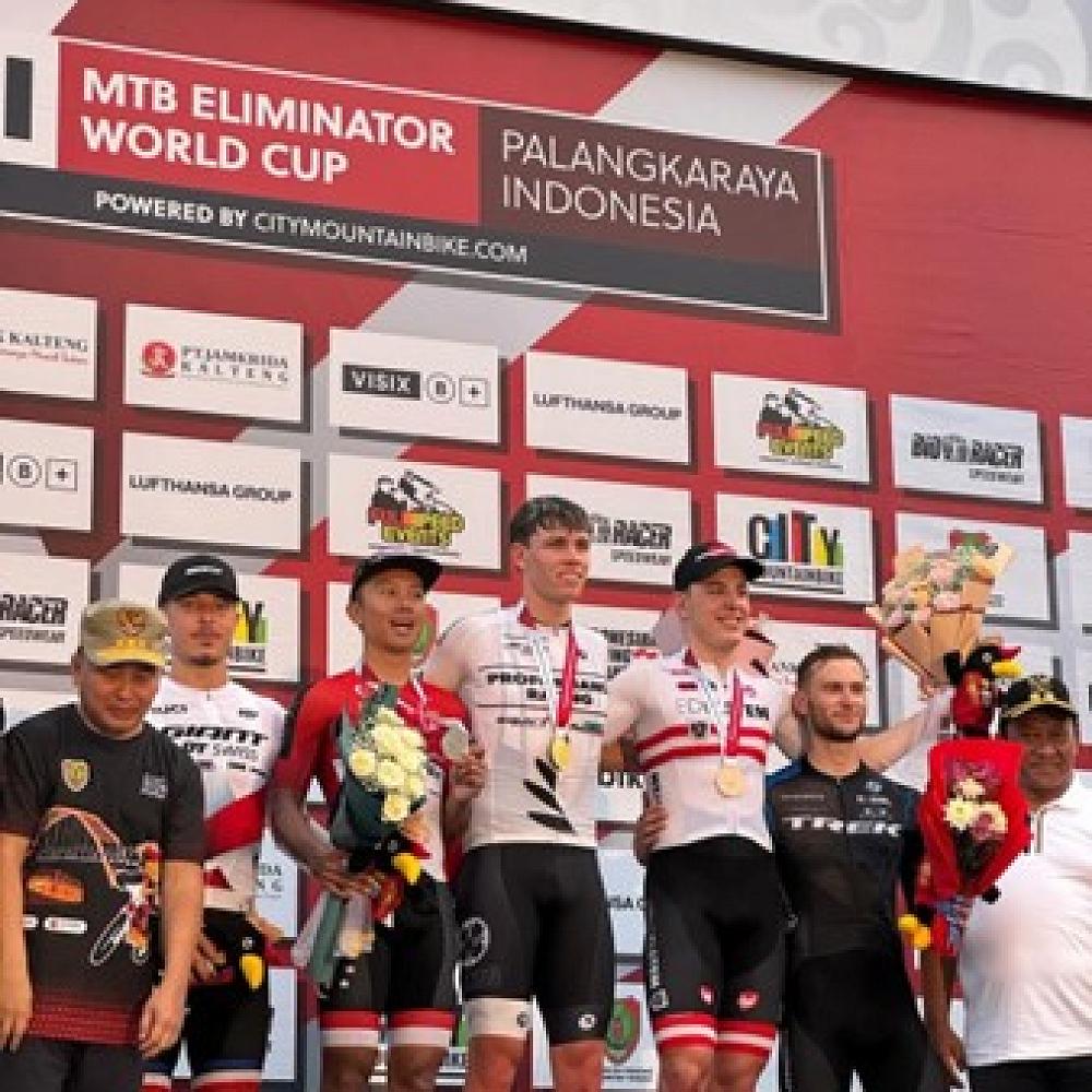 🚵‍♂️ Lochlan Brown flying the New Zealand flag at Mountain Bike World Cup 🥇🇳🇿