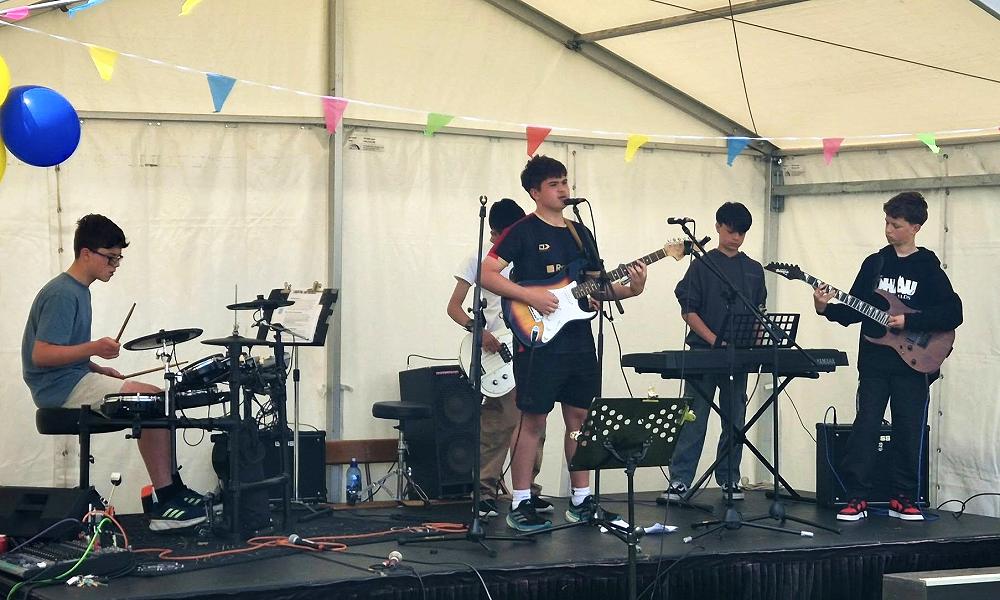 Debut performance for rock band