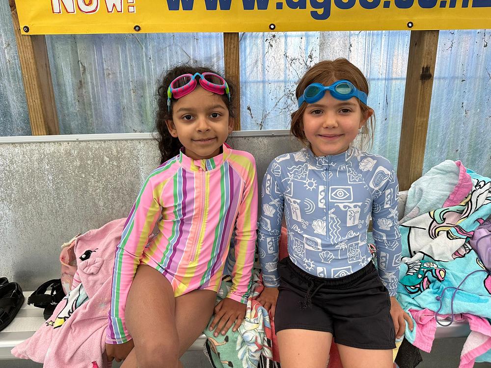 MANU SWIMMING PHOTOS