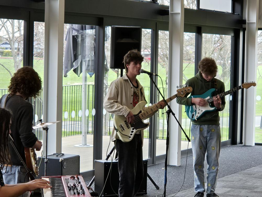 Ara band wows senior music students