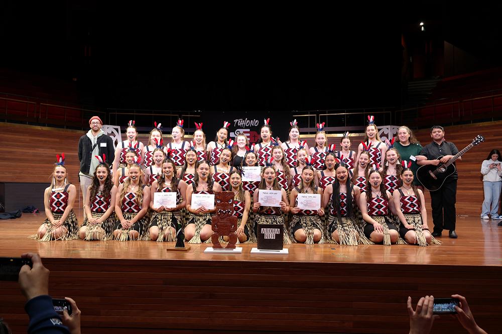 Tūhono kapa haka Win