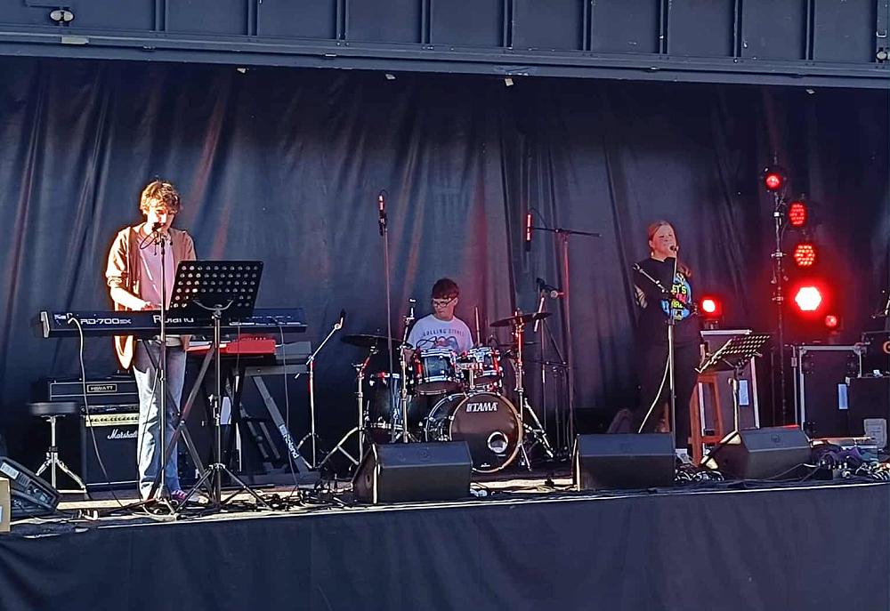 Darfield High's Olympus Shines at Hororata Glow Festival — DHS Dispatch ...