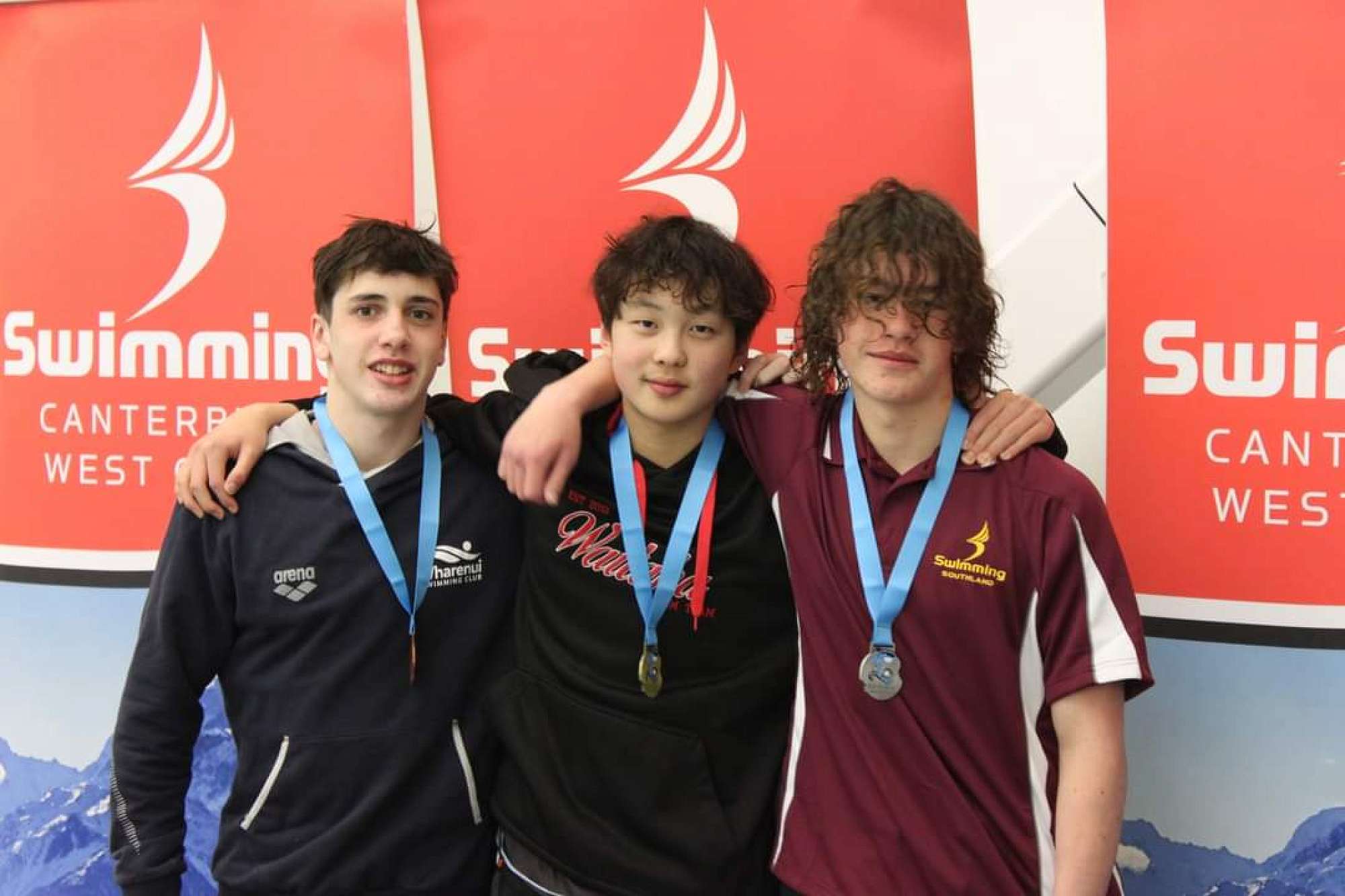 Lee breaks South Island backstroke records