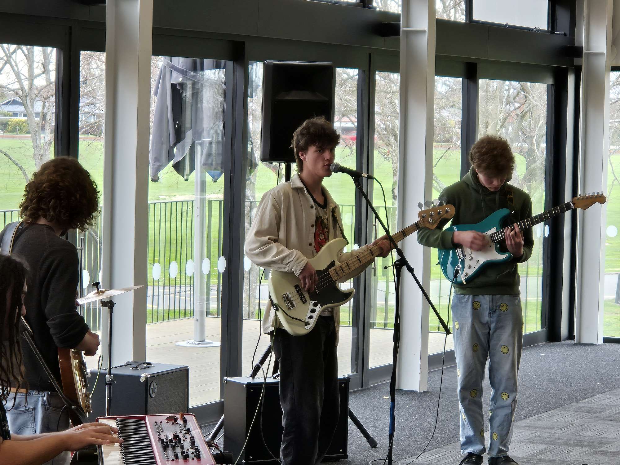 Ara band wows senior music students