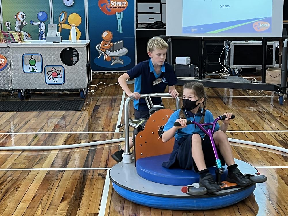 Last Wednesday the Science Roadshow came to our school.